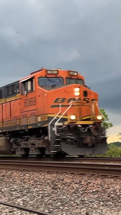 70 mph BNSF Z train flying away from incoming thunderstorm! #bnsf #bnsftrains #bnsfrailway # ...