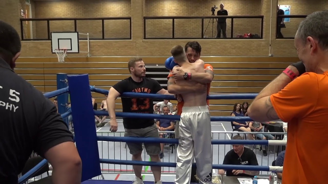 Mallimania Fight Fest Dan Huxtable Vs Joe Patterson - YouTube