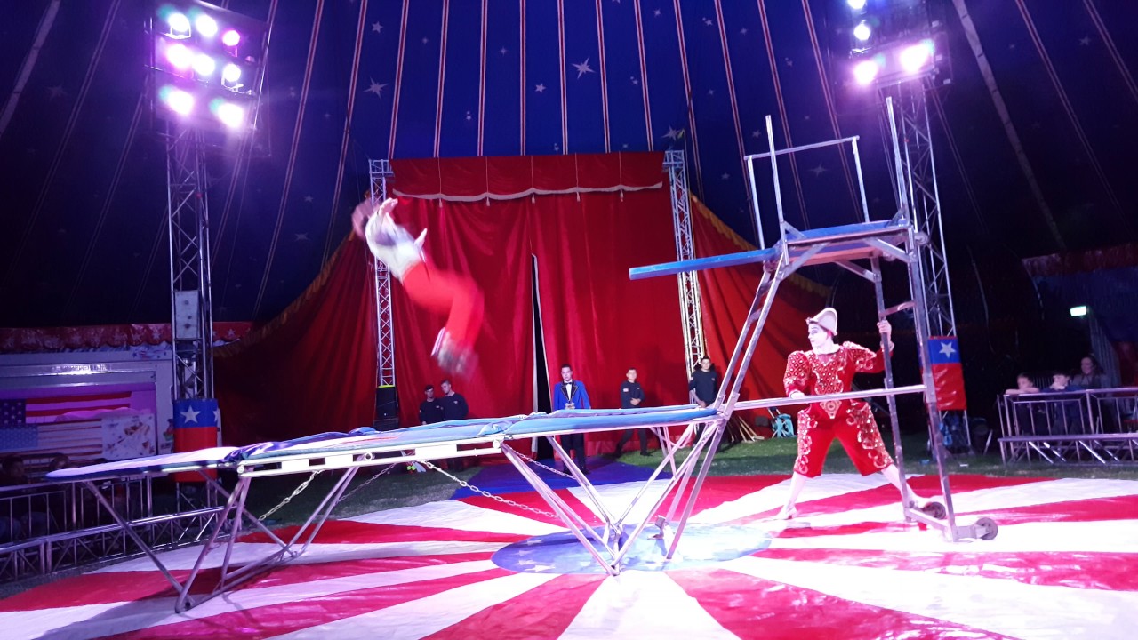 Tony Tonito Clowns Uncle Sams American Circus 2017 - YouTube