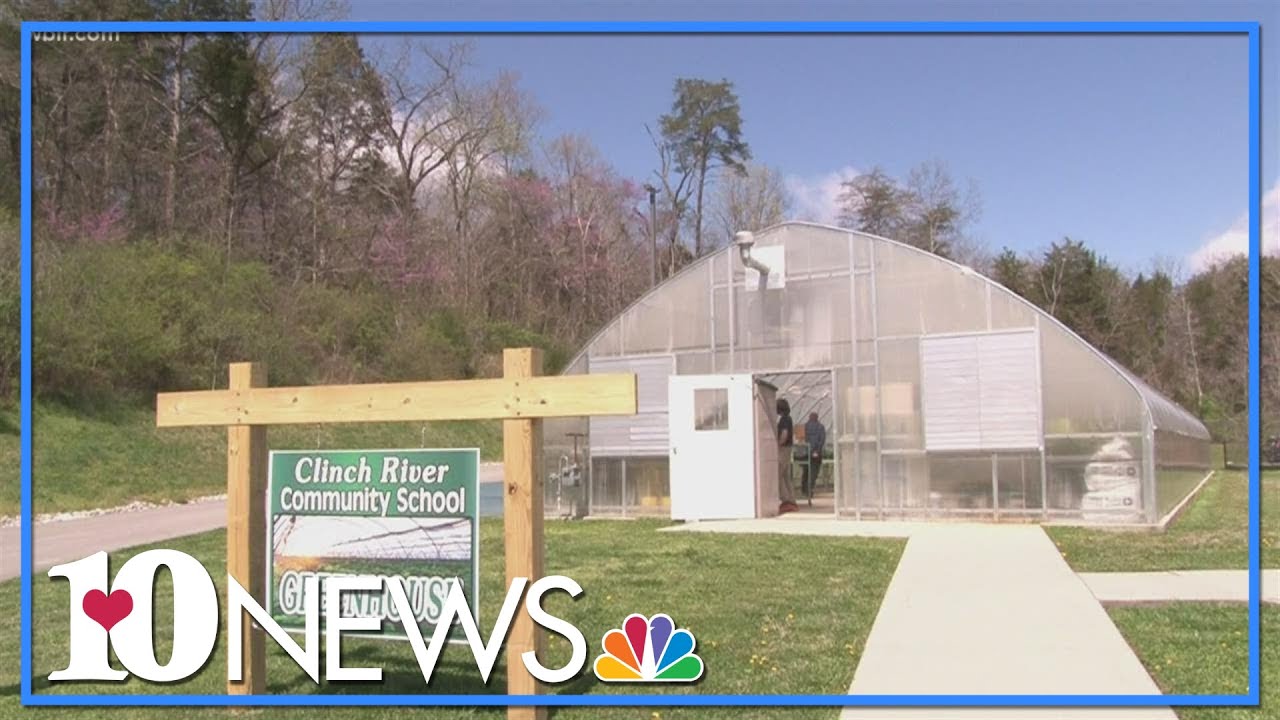 Anderson County School students operate greenhouse - YouTube