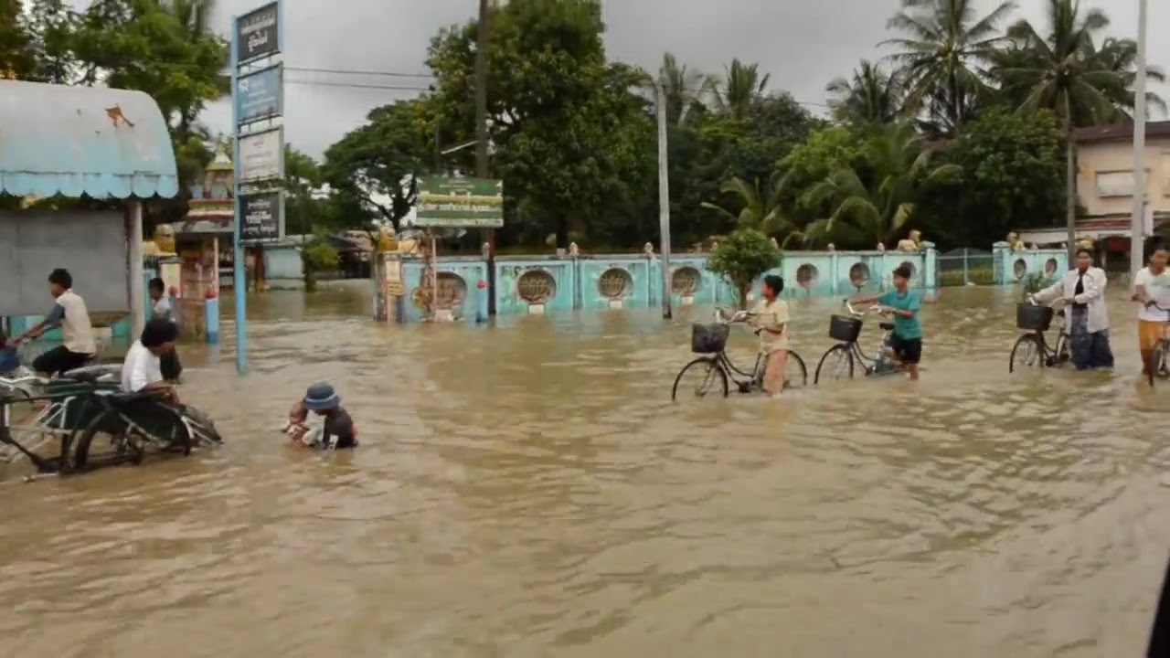 Myanmar (Burma) - Bago flooding during rainny season (2011) - YouTube