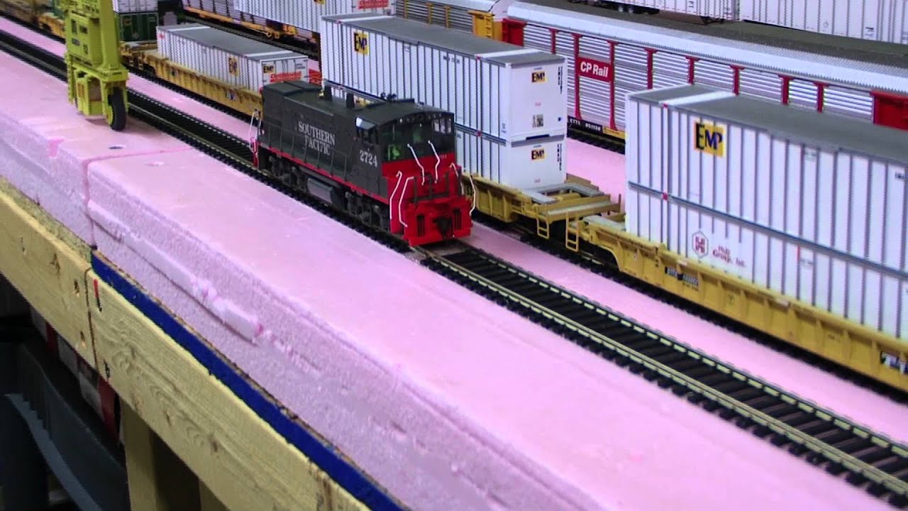 Athearn Genesis MP15AC SP #2724 - YouTube