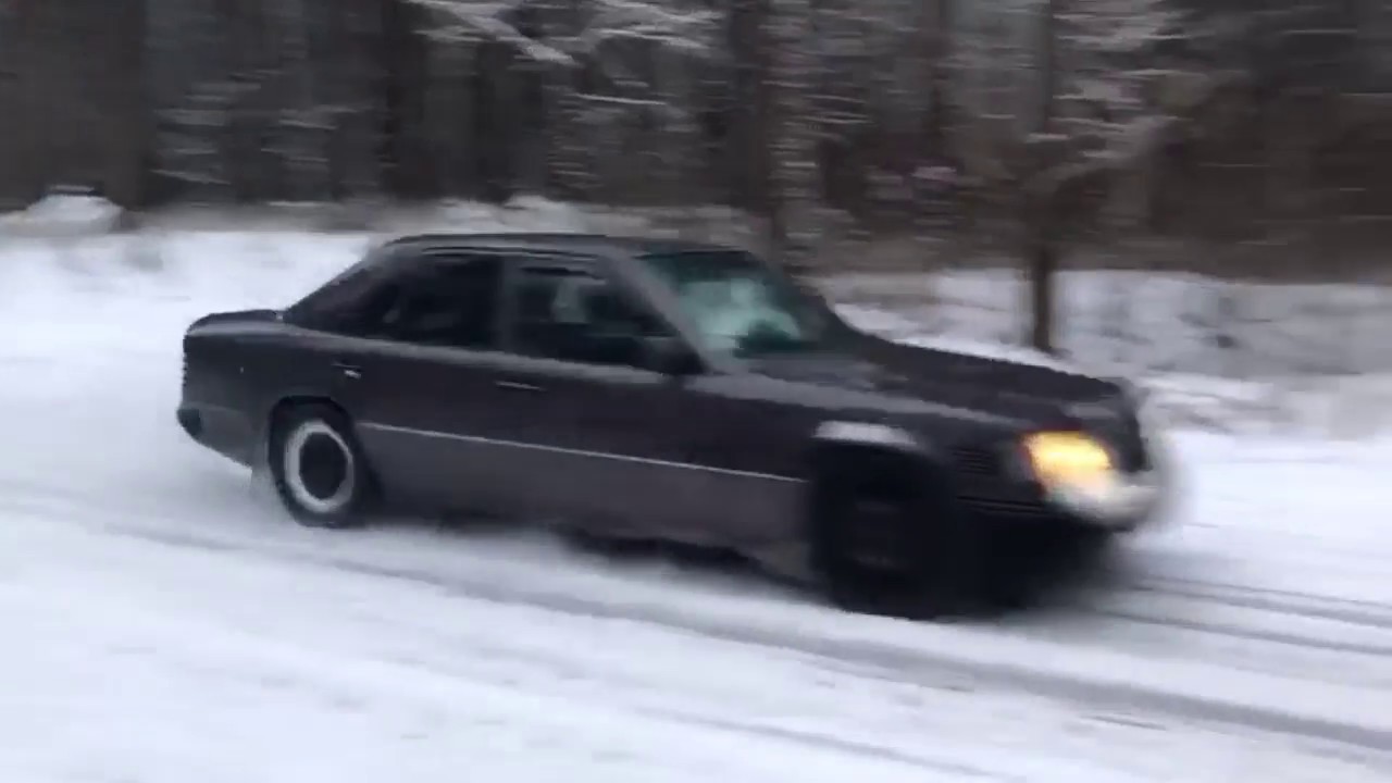 mercedes w124 snow drift - YouTube