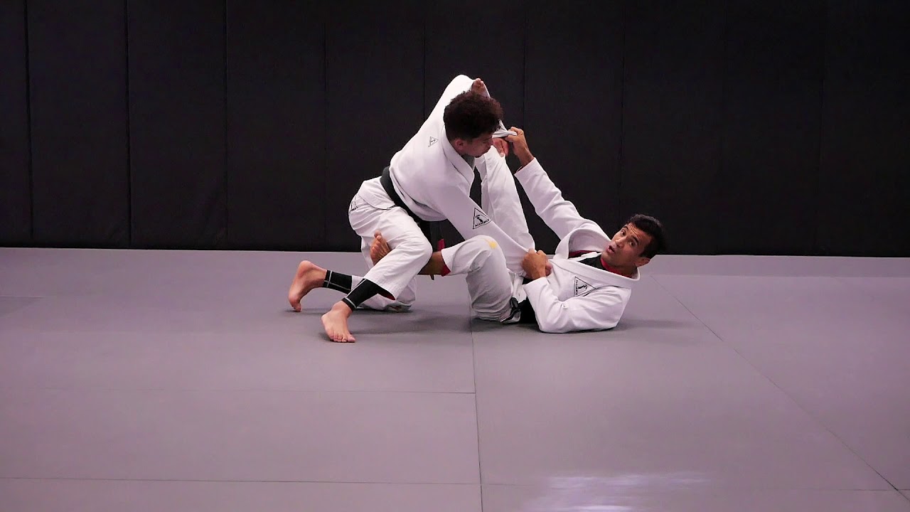 Cobrinha teaches Spider Sweep Attempt to Modified X Guard Sweep to Knee ...