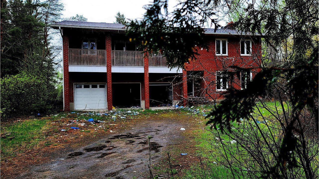 Abandoned House of Squats - WHY so many water bottles?? - YouTube