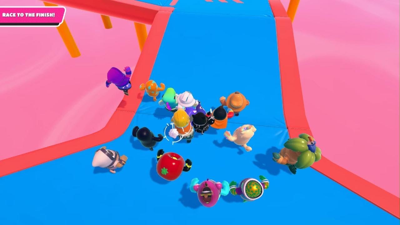 Carrying the penguin to the finish line on slime climb- Fall Guys - YouTube