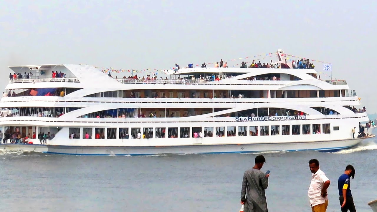 চাঁদপুরের নতুন ৪ তলা ও বিলাশবহুল লঞ্চ এম ভি ময়ূর-১০ লঞ্চের ঈদ যাত্রা ...