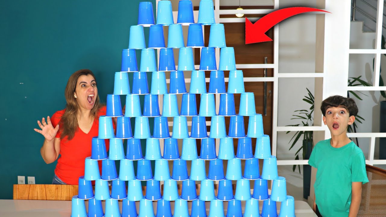 FIZEMOS UMA TORRE DE COPOS GIGANTE ! QUEM FIZER A MAIOR TORRE DE COPOS ...