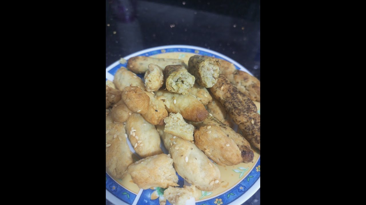 Homemade Lebanese Kaak | Bread Sticks Plain or with Thyme - YouTube