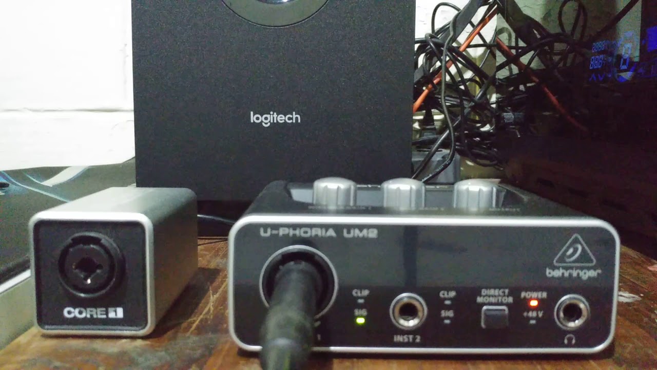Behringer Uphoria UM2 live test - YouTube