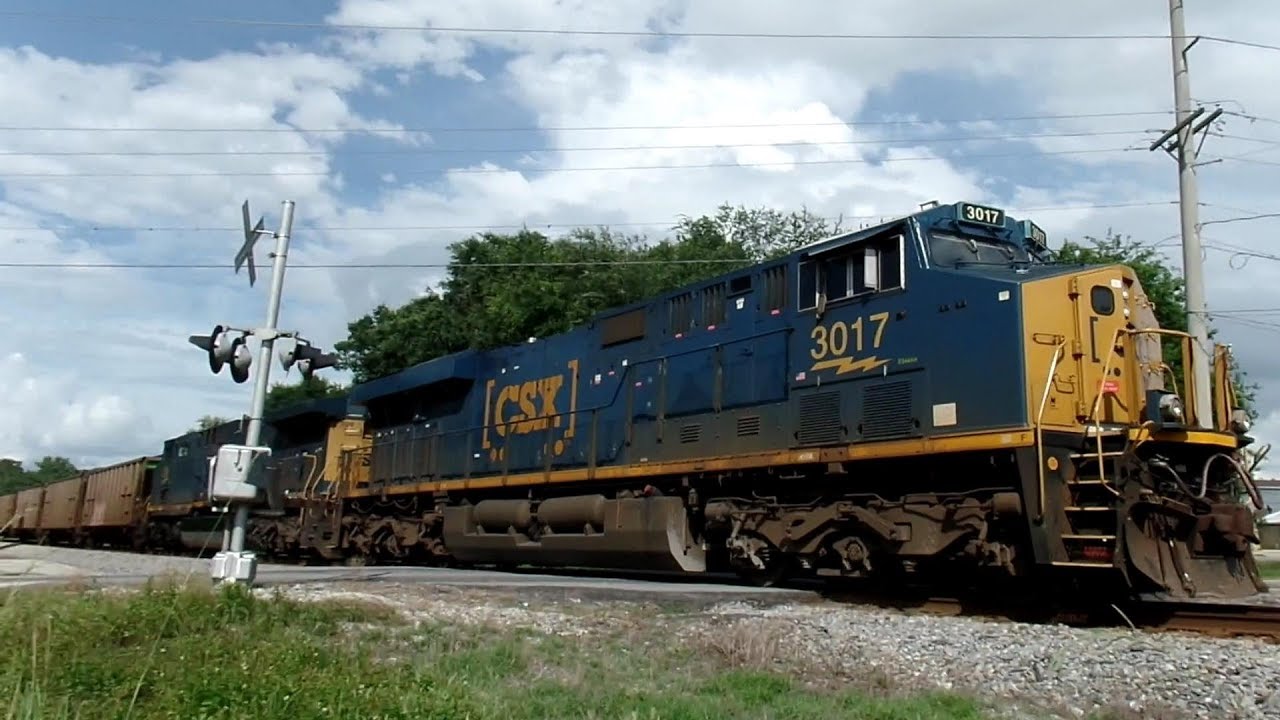 Train Rolls Over Jointed Rail With Ryhthm - YouTube