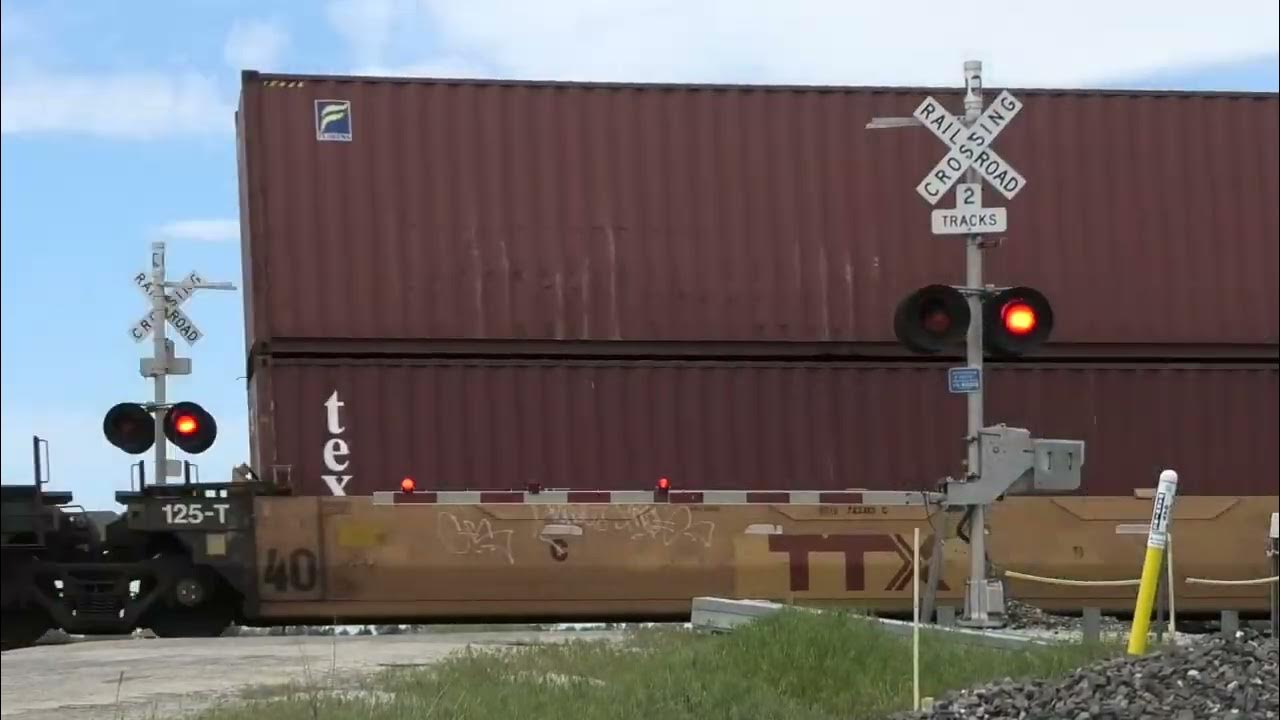 BNSF 7041 East in Mazon, IL 5/8/24 - YouTube