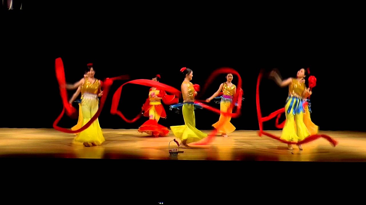 红绸舞 Red Ribbon Chinese Dance - YouTube