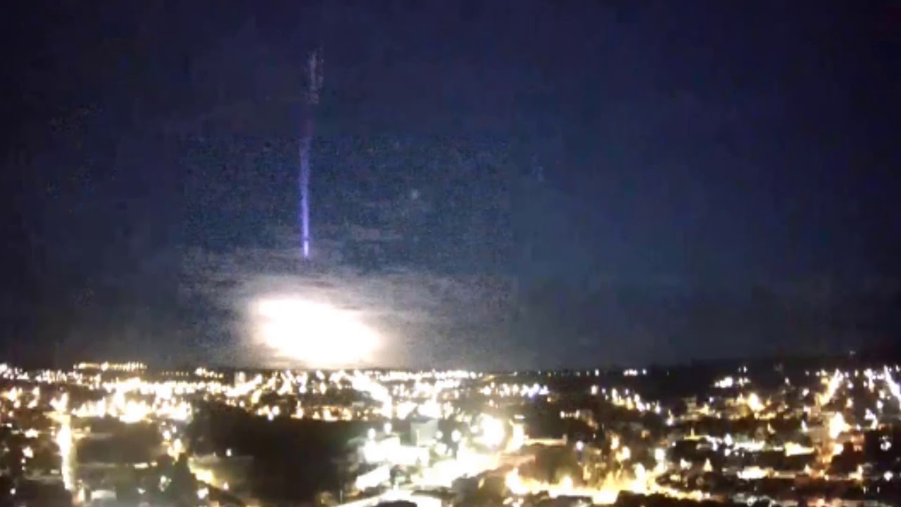 Gigantic jet/sprite lightning caught on camera in Açailândia, Brazil ...