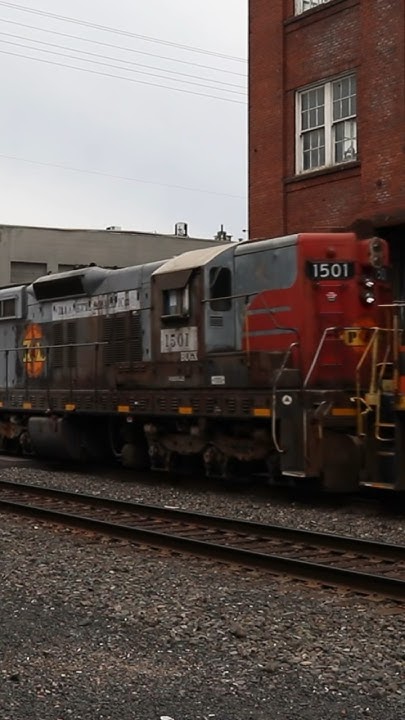 Southern Pacific EMD SD7 In Horn Alley on PNWR (BUGX 1501) - YouTube