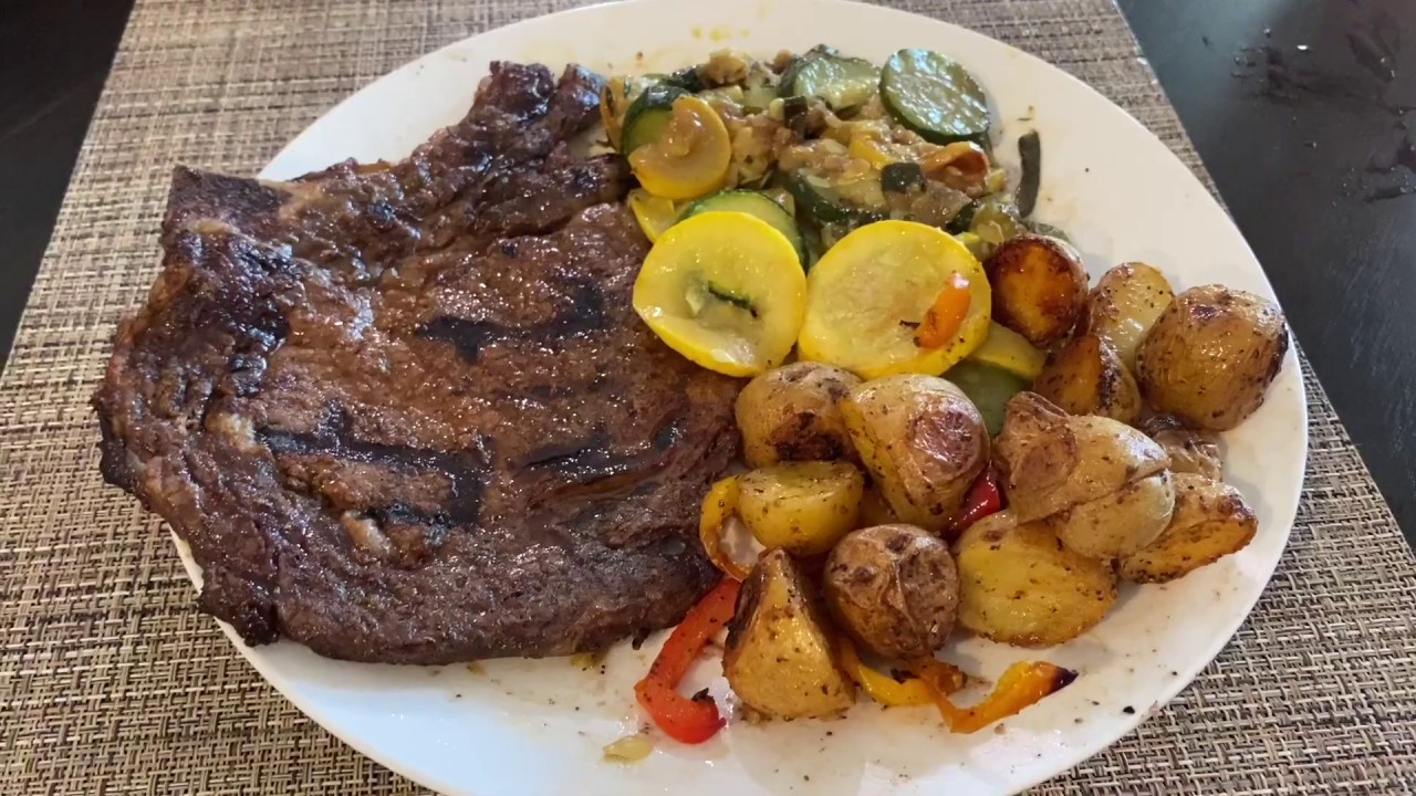 Cocine un rico Steak ,Papas al horno y Vegetales - YouTube