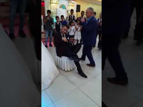 Damat in keyfi yerinde gelini etrafında tür attırıyor
