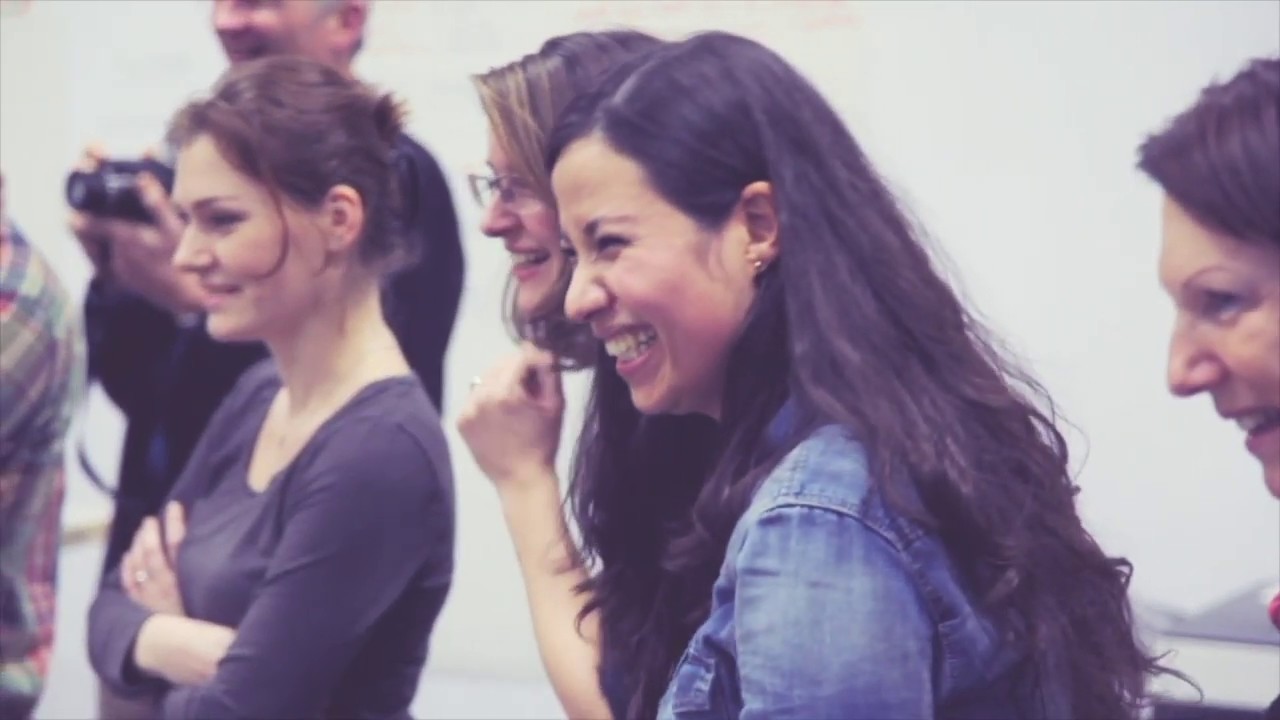 Team Building - Impro & Fun - Les Pieds sur Scène - YouTube