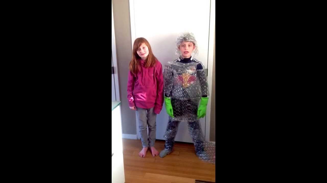 Geico Comercial - Bubble Wrap kid - YouTube