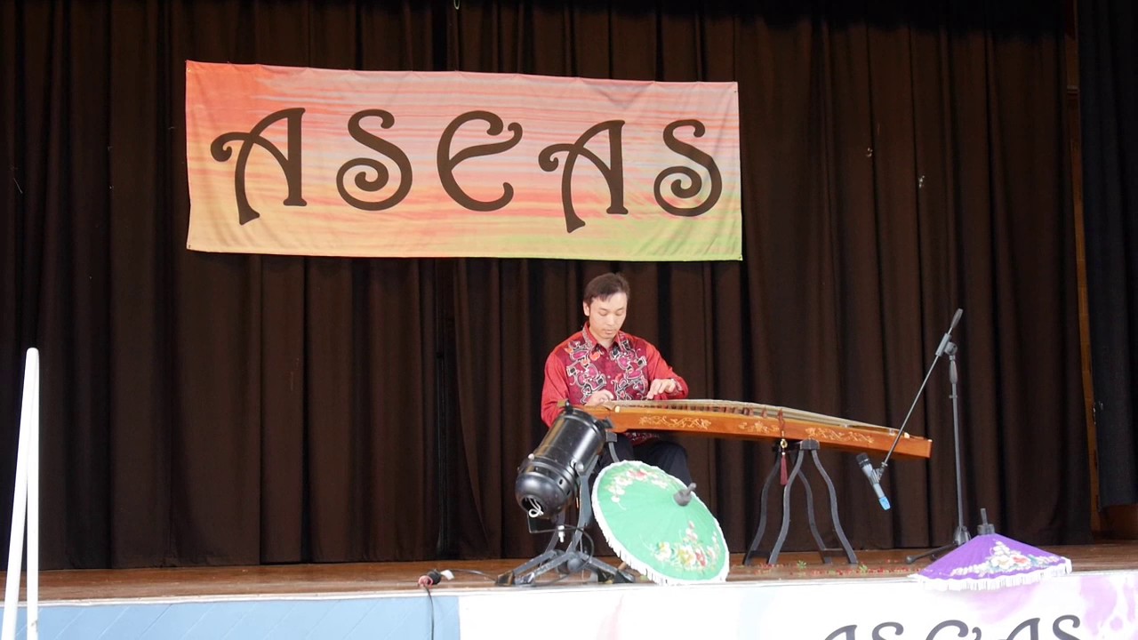 Joseph Ngui playing Pokarekare Ana on a Guzheng - YouTube