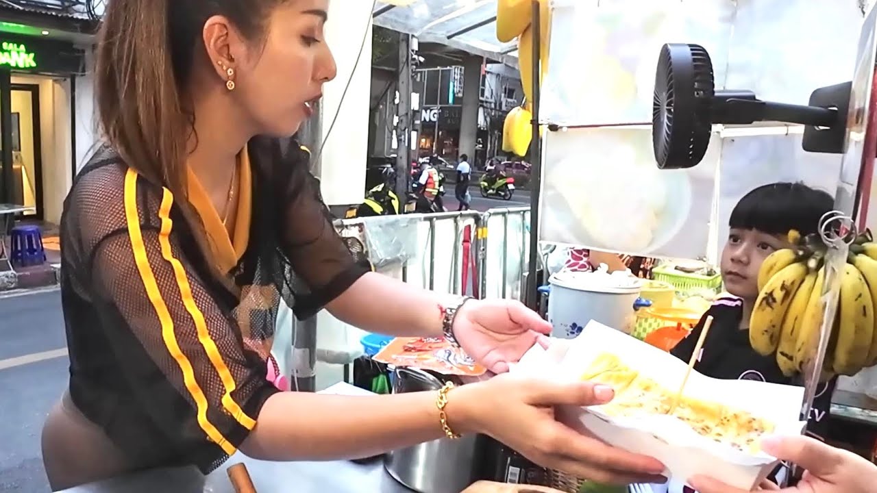 PUY ROTI LADY The Most Popular & Beautiful Lady in Bangkok -Thai street ...