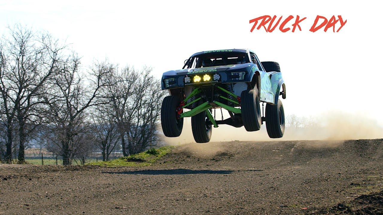 PRE-RUNNER TRUCKS AT TEXPLEX PARK - YouTube