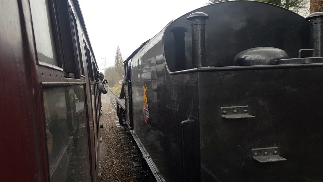 8F 48305 races K1 62005 on the Great Central Railway - YouTube