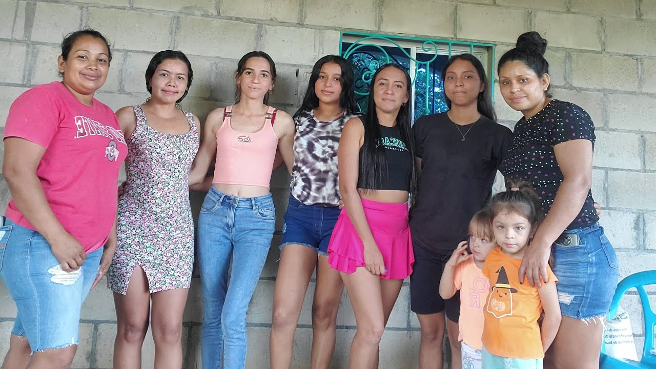 Chismesito con las Divas - YouTube