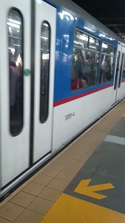 MRT 3 Arriving in Shaw Boulevard Station#metro #train #railway #railfans #railroad #rail #mrt ...