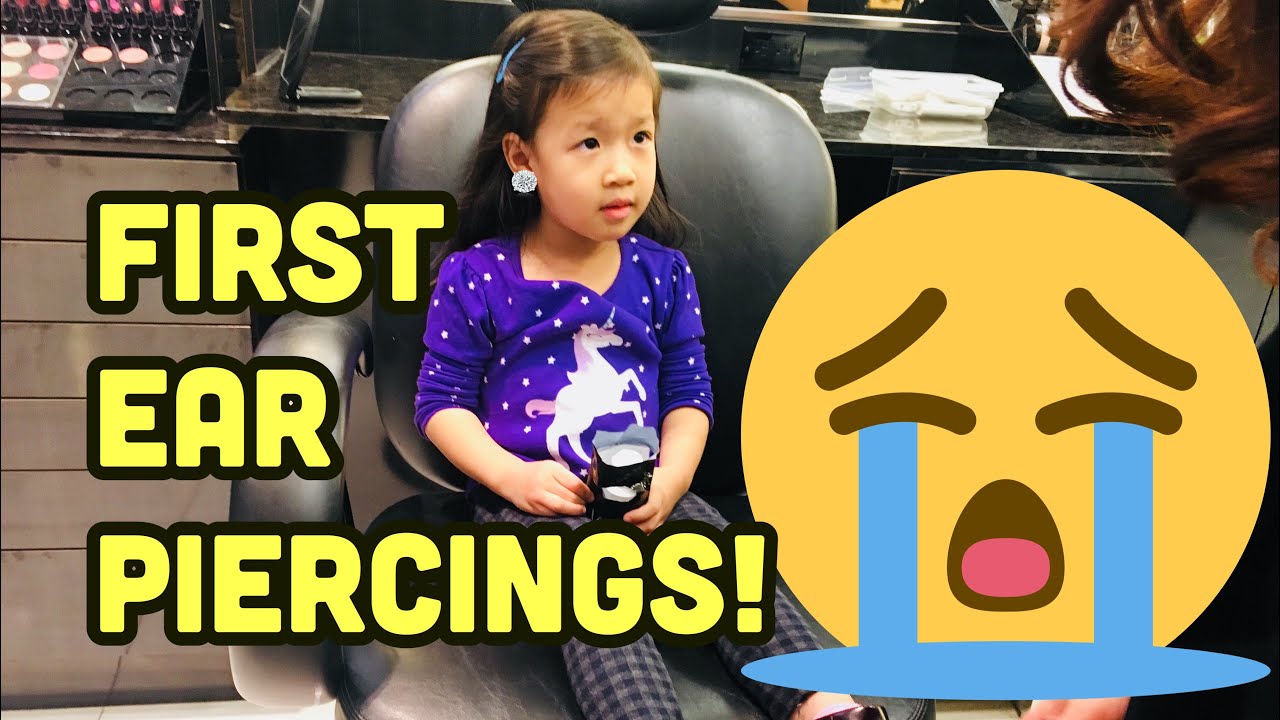 KID First Ear Piercing! AHHHHHHHH!! - YouTube