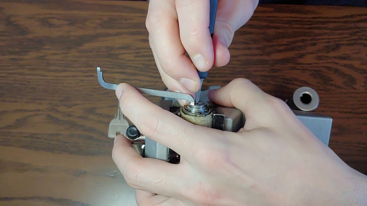 Picking the Miwa U9 - Japanese lock - YouTube