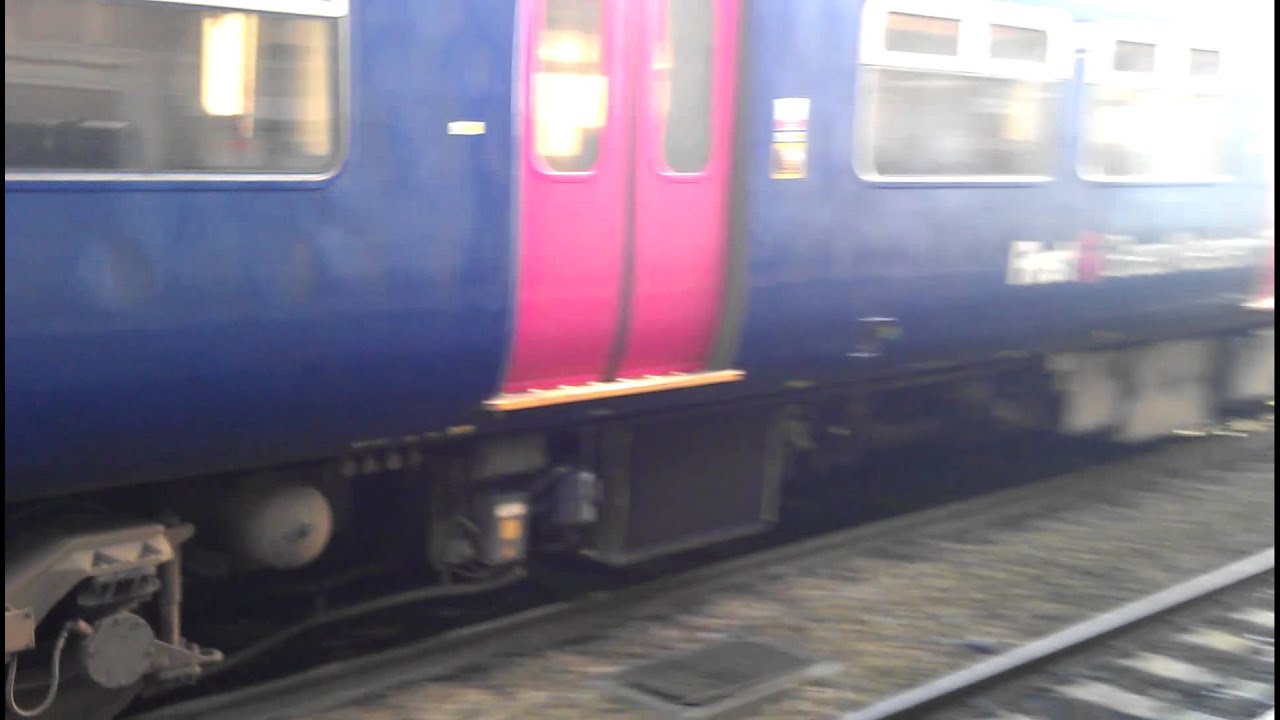 First Great Western Class 150 123 arriving at Warminster Station, 13/1 ...