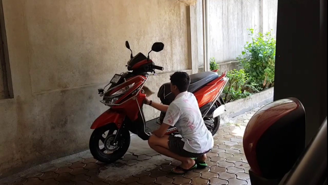 Honda Grazia: Number plate and sticker installation. - YouTube