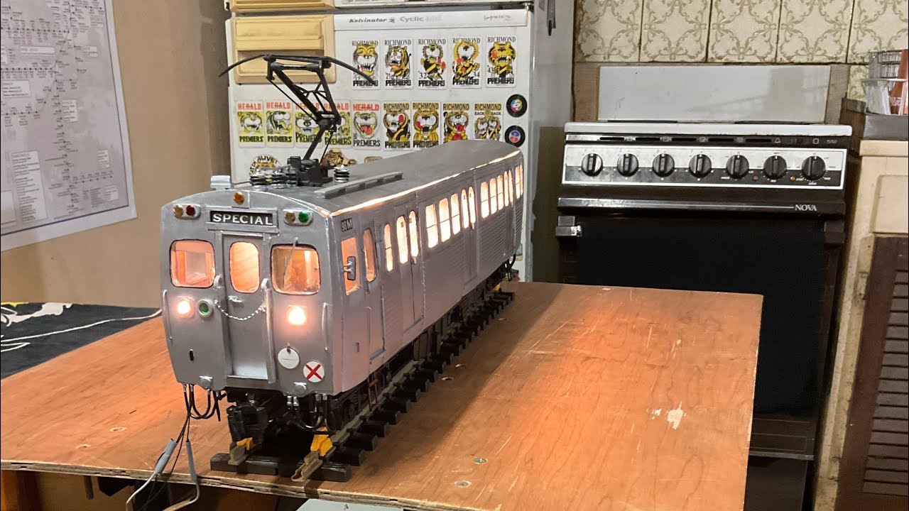 Model G guage train Silver Hitachi Melbourne suburban - YouTube