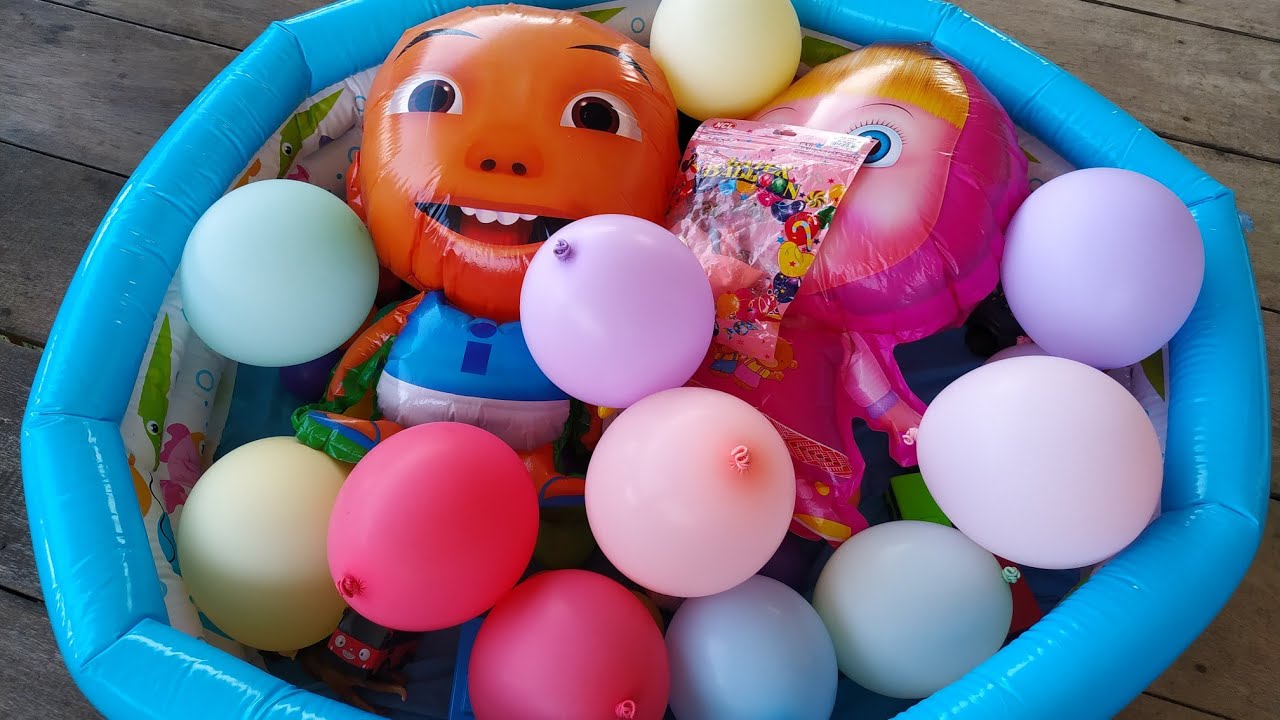Wah...Di Tumpukan Balon banyak sekali mainan ada Balon karakter, Balon ...