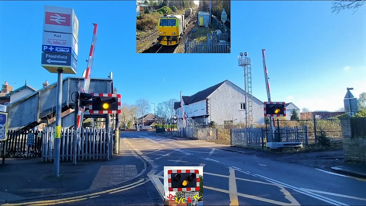 Freshfield Level Crossing, Merseyside - YouTube
