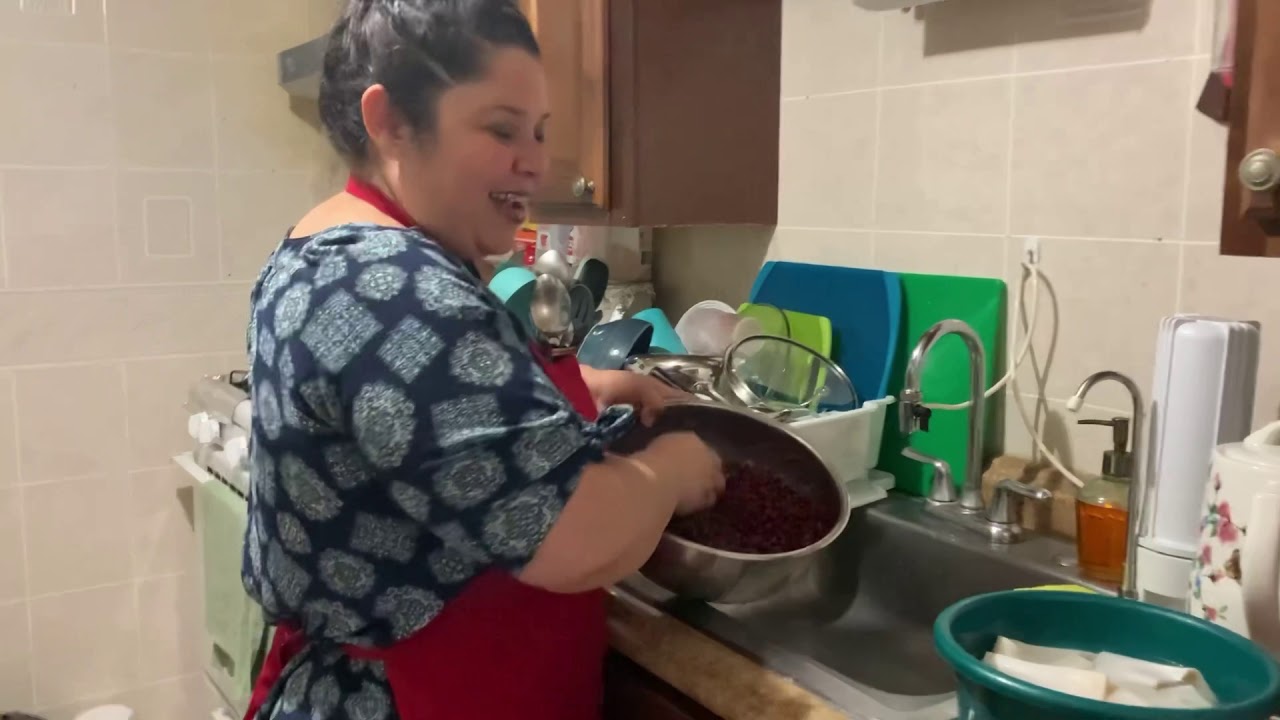 Preparando frijoles con pellejo de 🐷 cerdo - YouTube