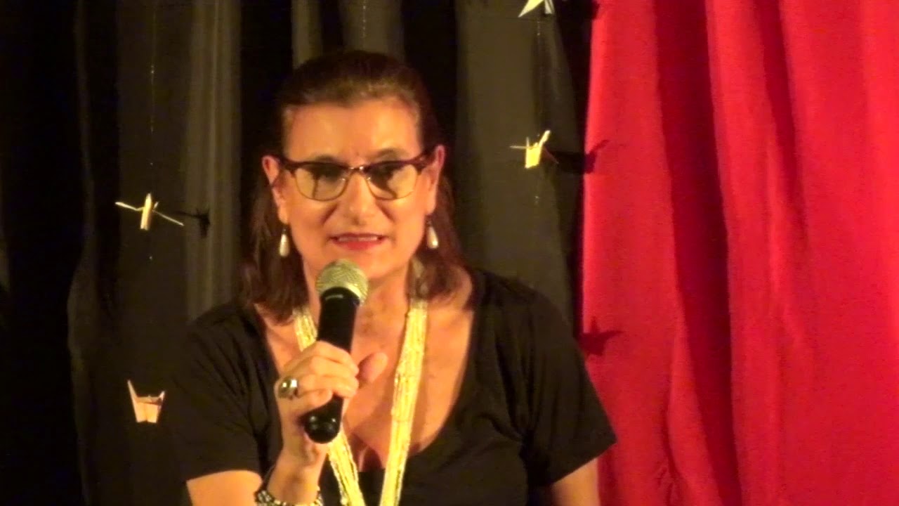 Club de Narradores Orales - Laura Kuperman - YouTube