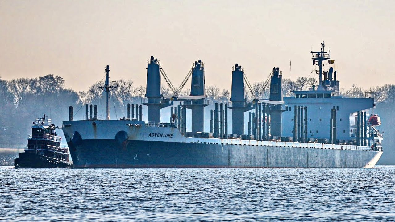 Delaware River Shipspotting Adventure Bulk Carrier coming into the ...