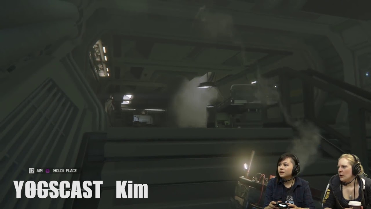 Players React To The Alien's Medbay Entrance | Alien Isolation - YouTube