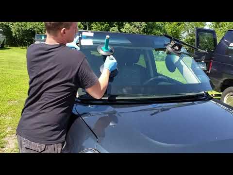 Setting a windshield with the Little Buddy setting system. - YouTube