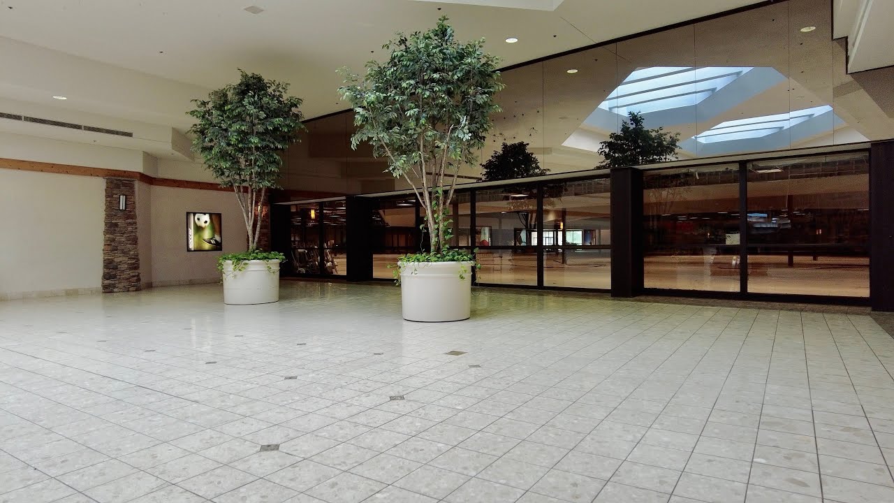 Lakeview Square Mall — A Walk Through Battle Creek’s Dead Mall - YouTube