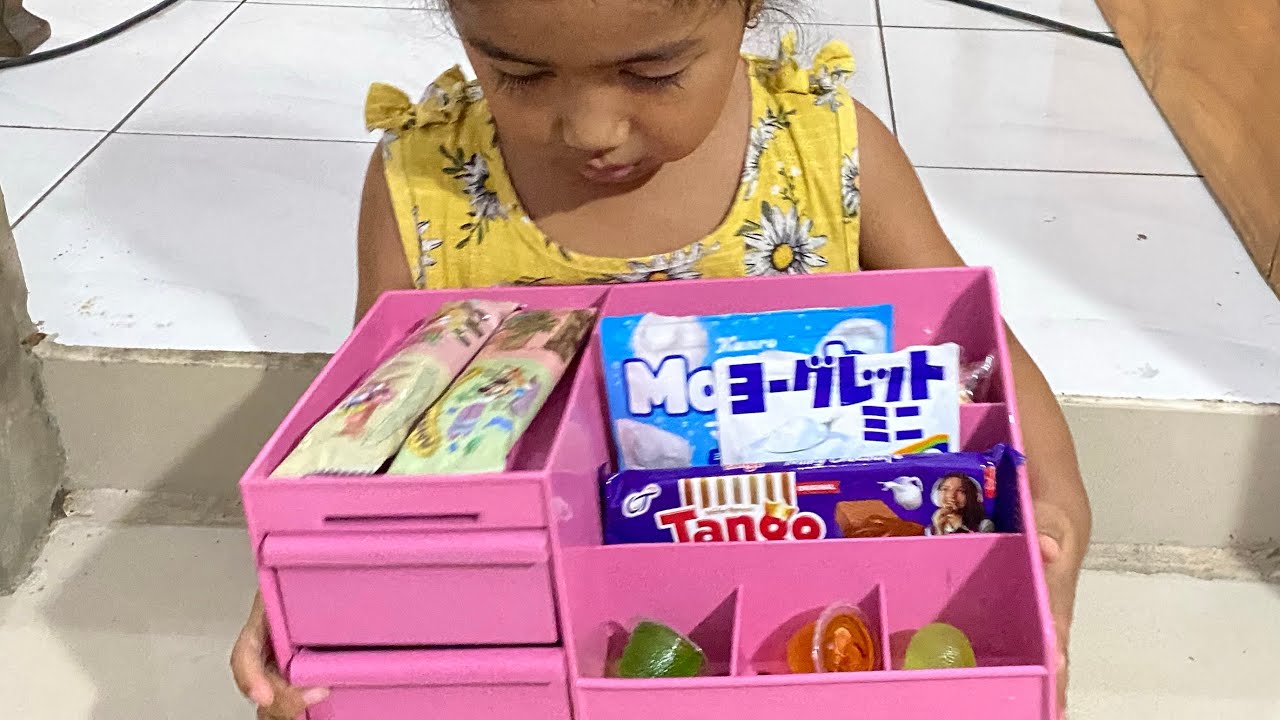 Adek Jia Jualan Jajan Jajanan, Jelly, Marshmallow, Permen, Tango | Vlog ...