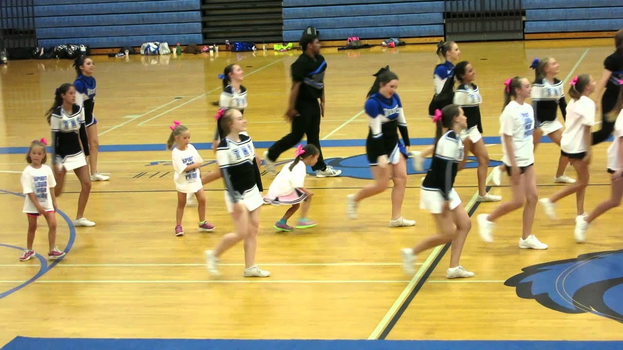A happy cheer dance - YouTube