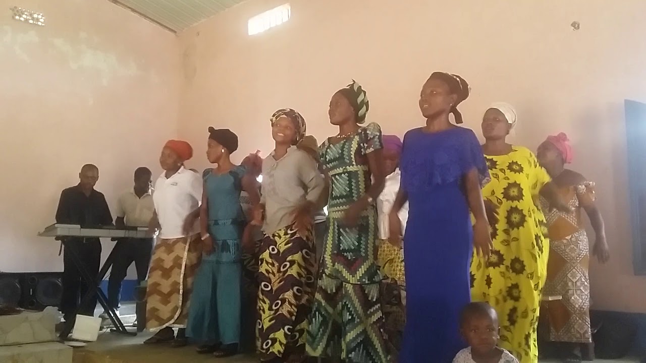 Grupo coral da igreja metodista livre em Nampula - YouTube