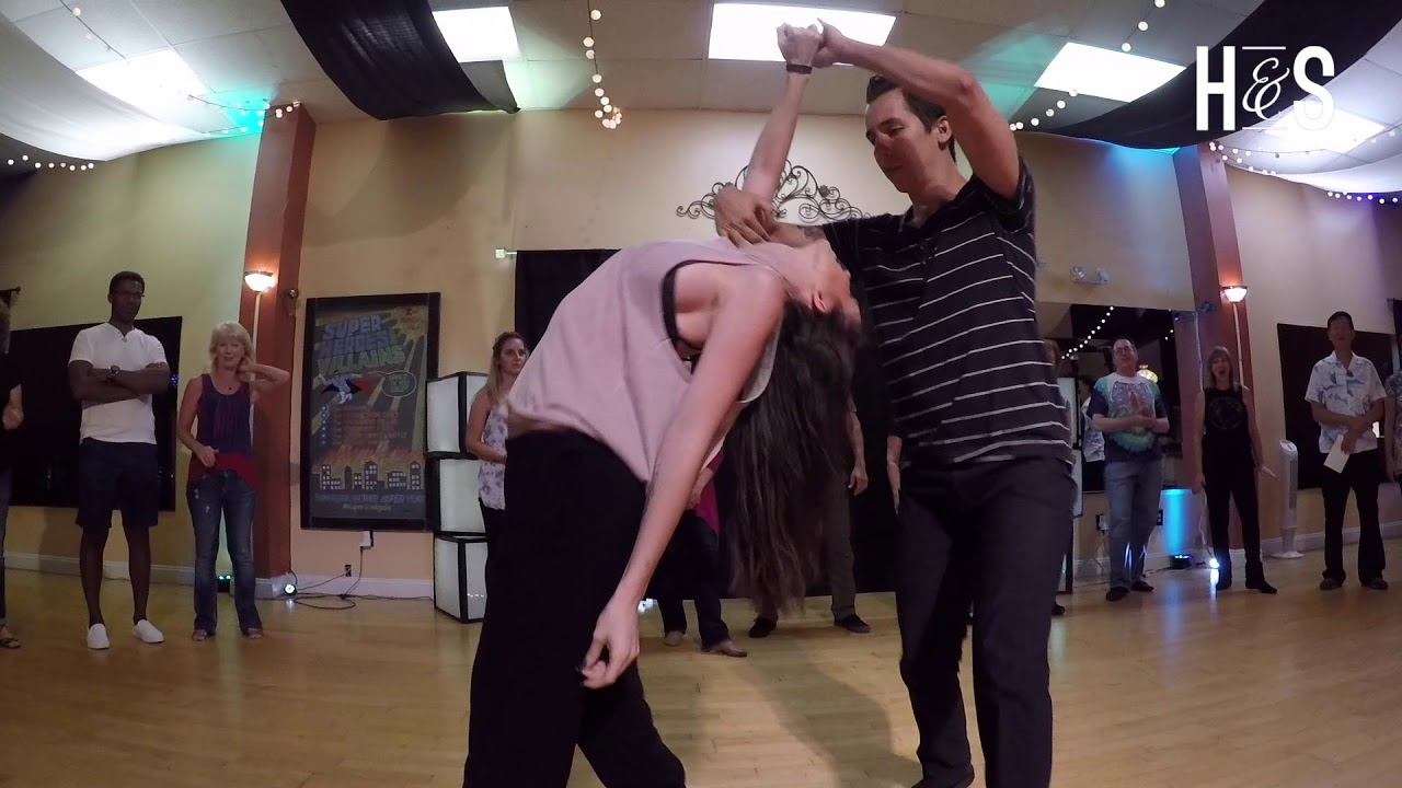 Hugo Miguez & Stacy Kay West Coast Swing Demo - 8/16/17 - YouTube