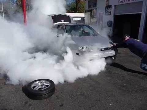 Huge Ford Focus Burnout - YouTube