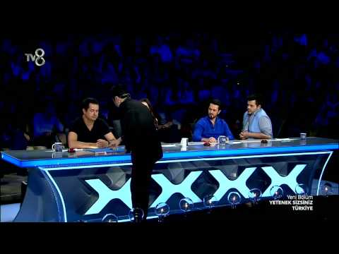 Kör bir kişiye sihirbazlık yapılabilir mi? İllüzyonist Sihirbaz yetenek sizsiniz filmi izle