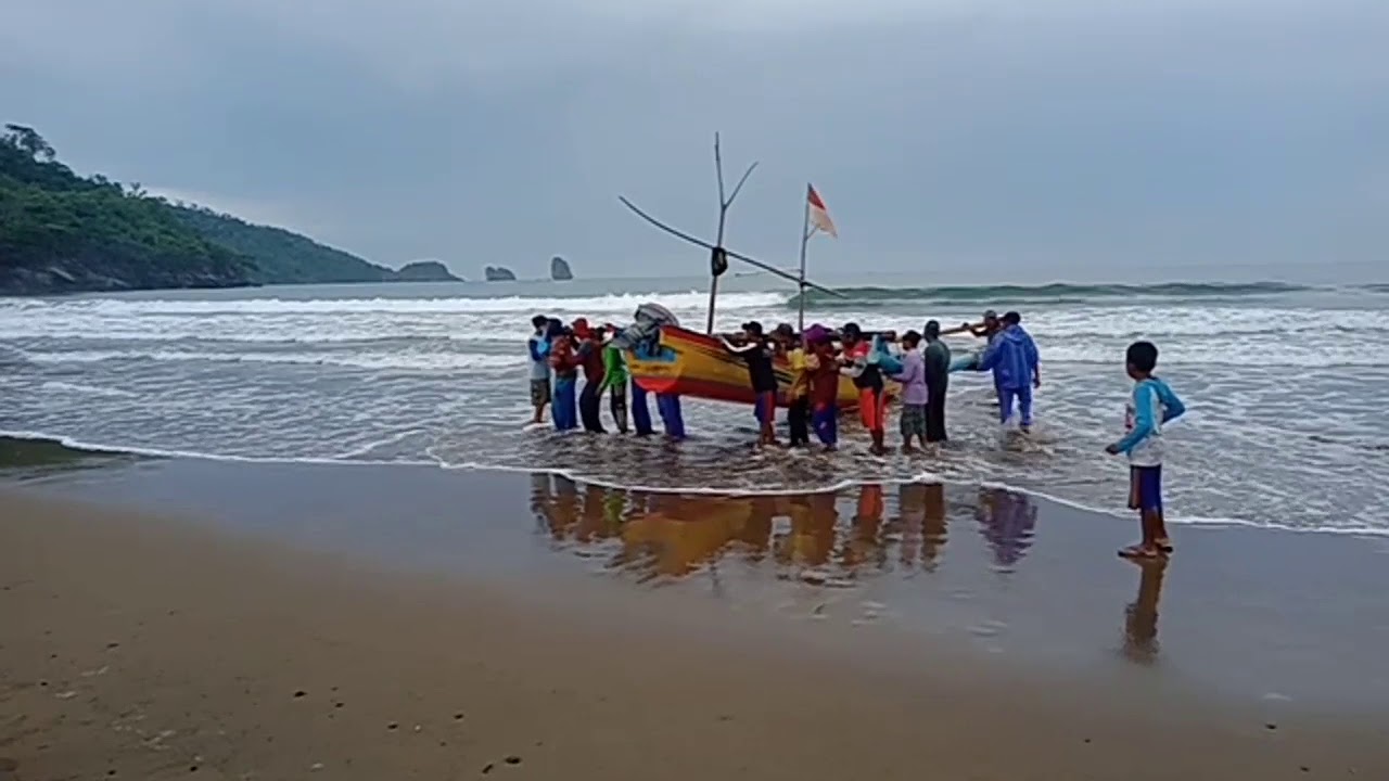 Jaring Tarik Pantai Konang _ 26 desember 2019 - YouTube