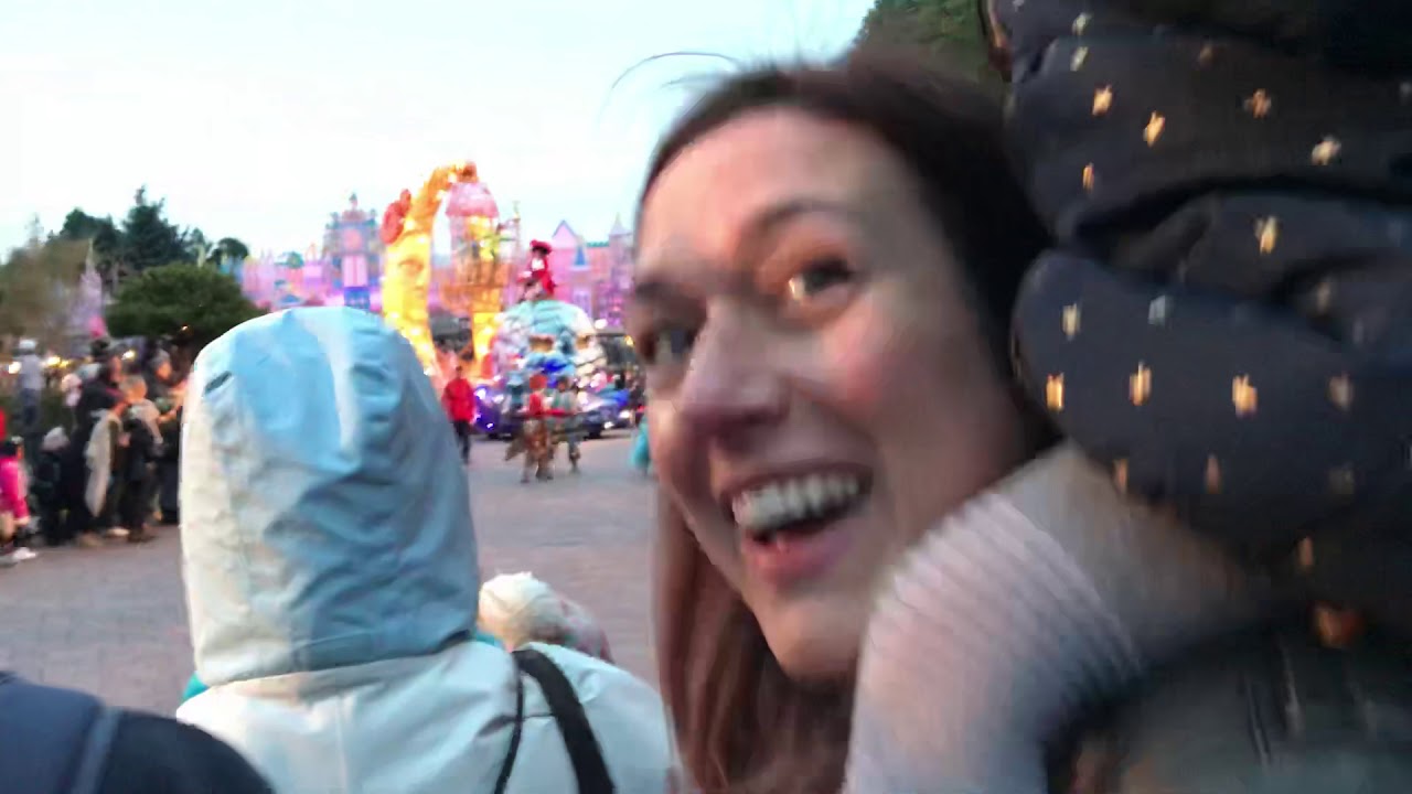 Disneyland Paris Stars on Parade - October 28th 2018 - YouTube